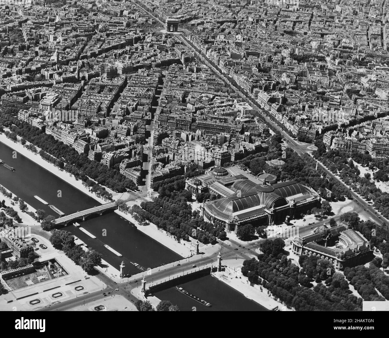 Paris - low level aerial photo - Seine and Grand Palais to the Arc de ...