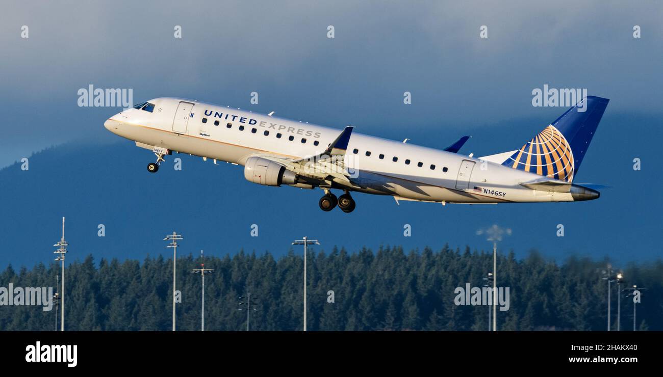 Richmond, British Columbia, Canada. 11th Dec, 2021. A United Express ...