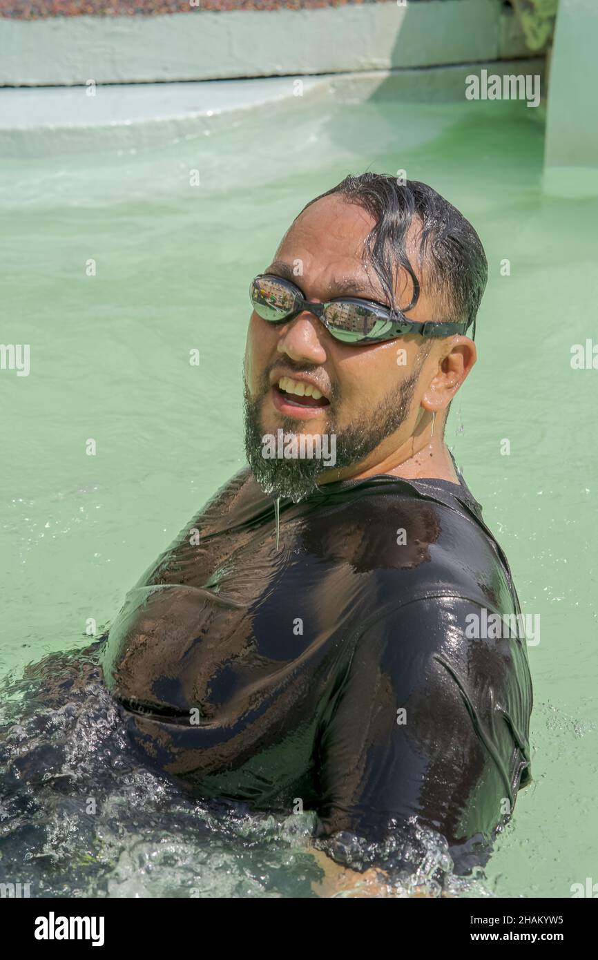 Man swimming freestyle in pool hi-res stock photography and images - Alamy