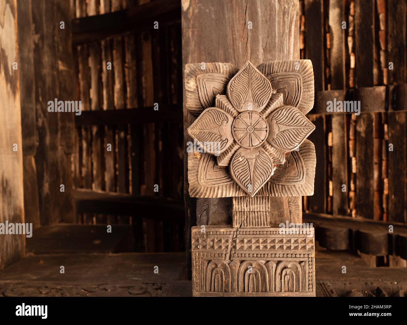 Sri lanka traditional wood carving hi-res stock photography and images ...