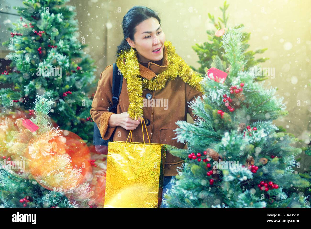 Asian woman christmas fair hi-res stock photography and images - Alamy