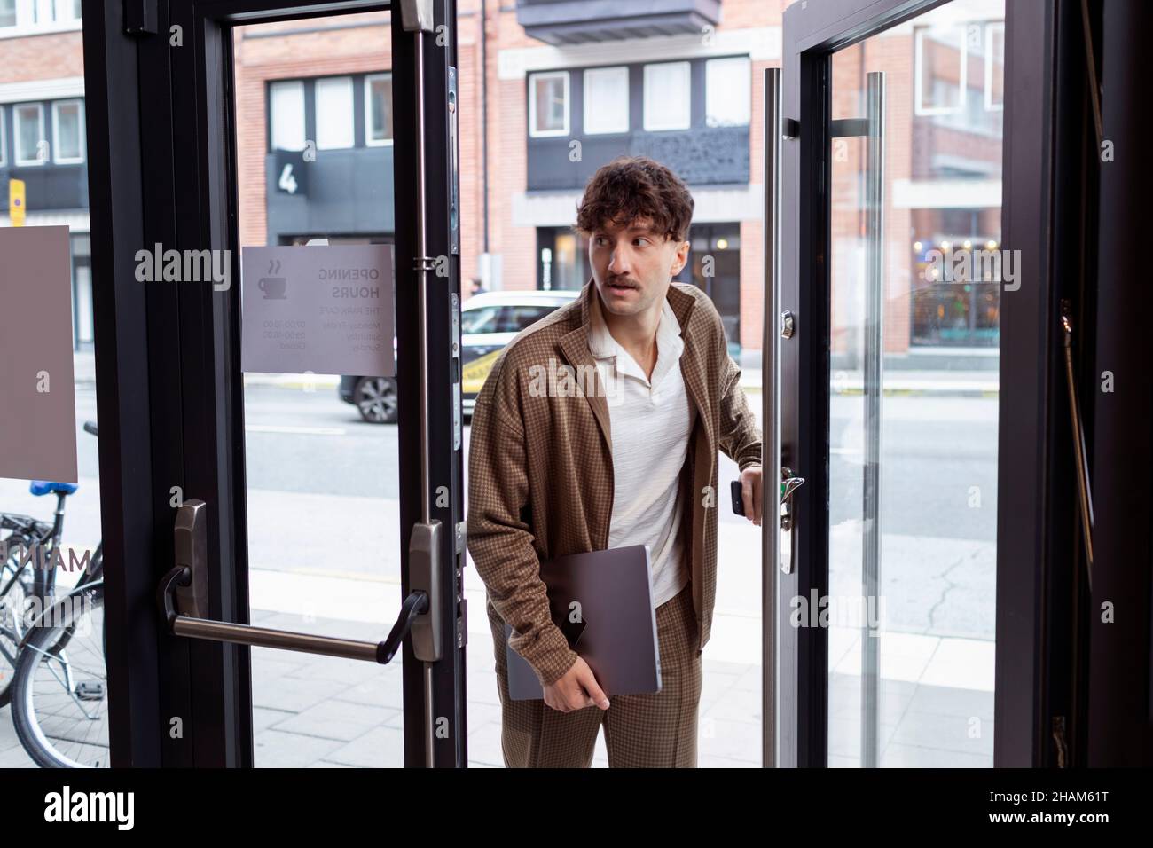 Office people working hi-res stock photography and images - Alamy