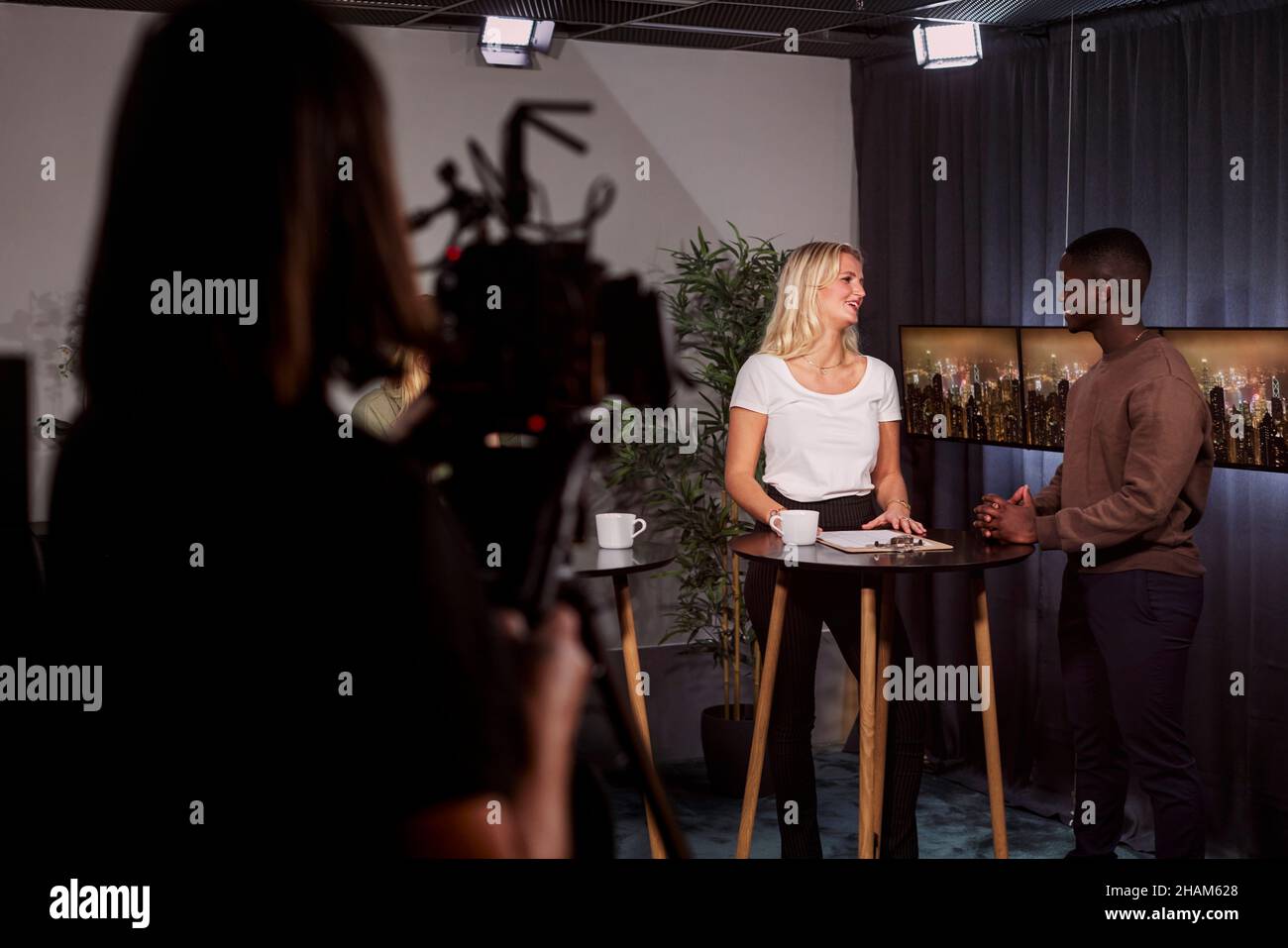 Tv studio make up hi-res stock photography and images - Alamy