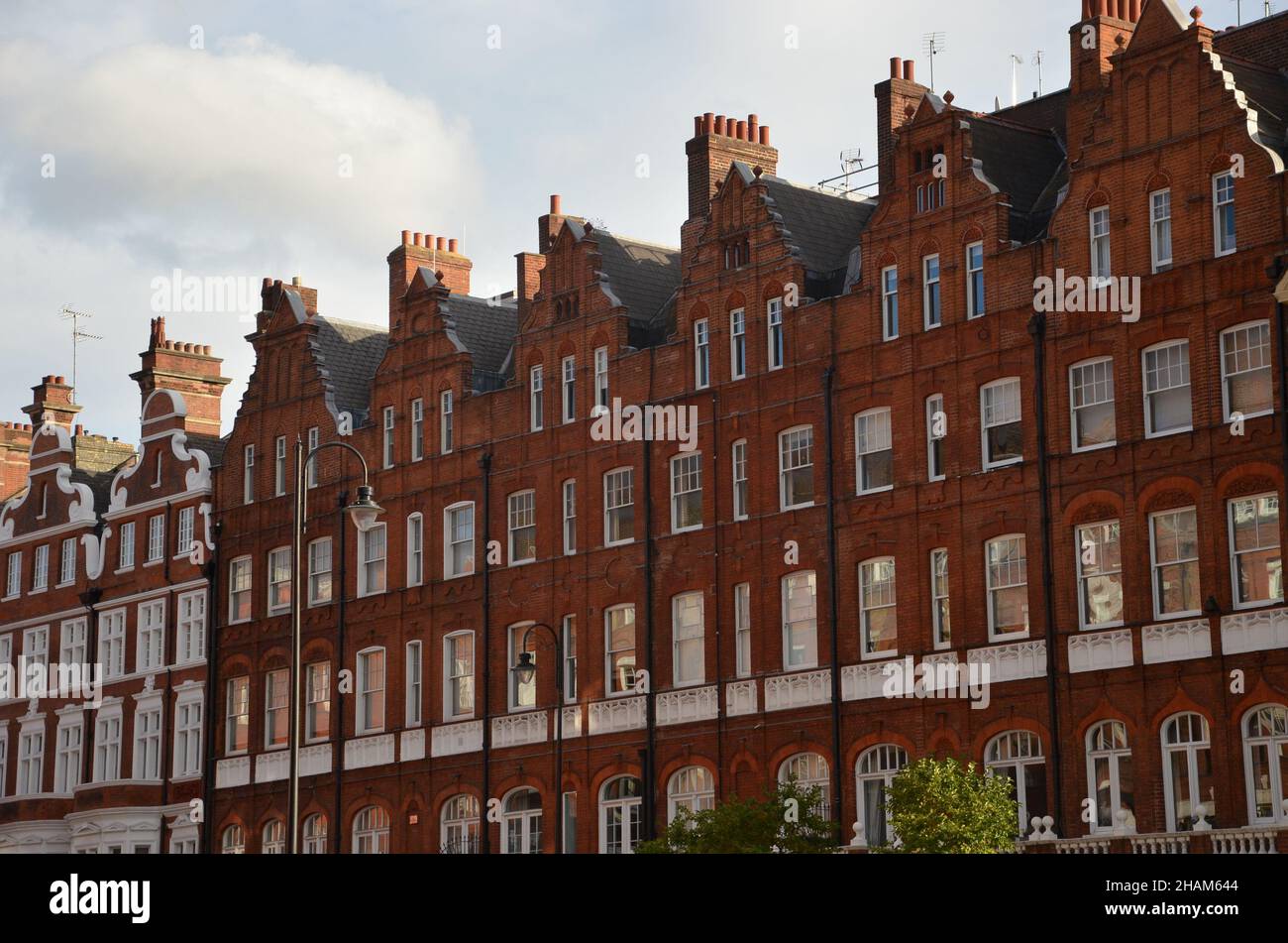 A stroll through the beautiful, medieval boroughs of Chelsea and ...