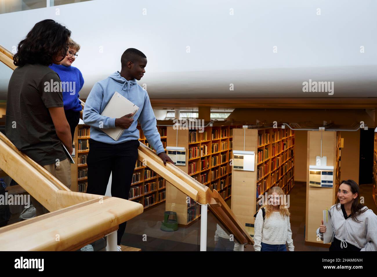 Group of students in library Stock Photo - Alamy