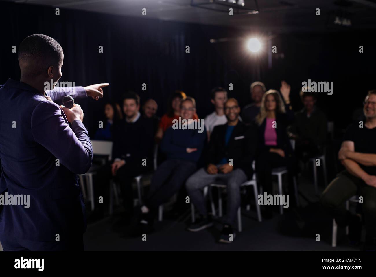 Celebrity pointing hi-res stock photography and images - Alamy