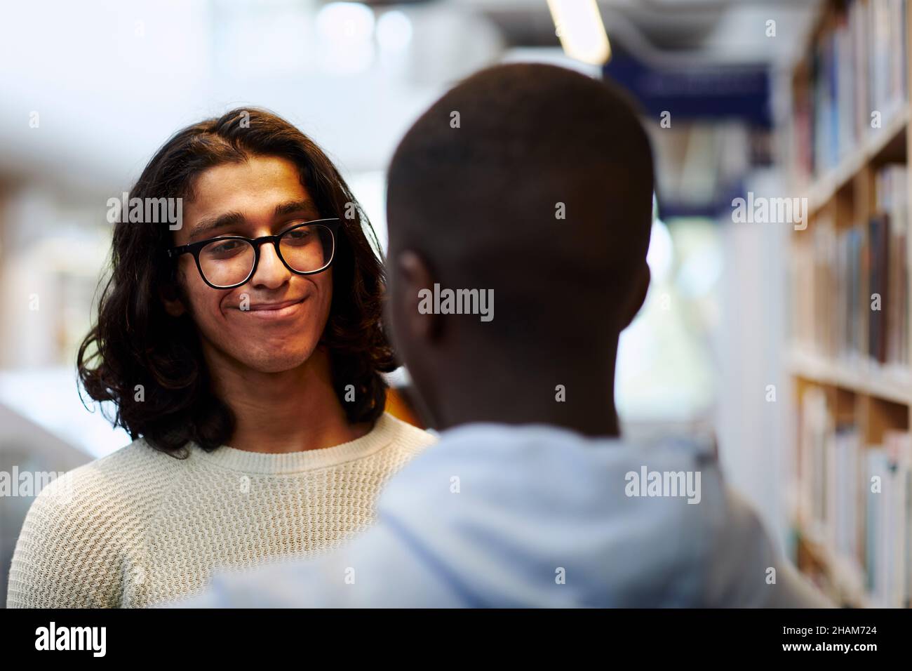 Two students talking hi-res stock photography and images - Alamy