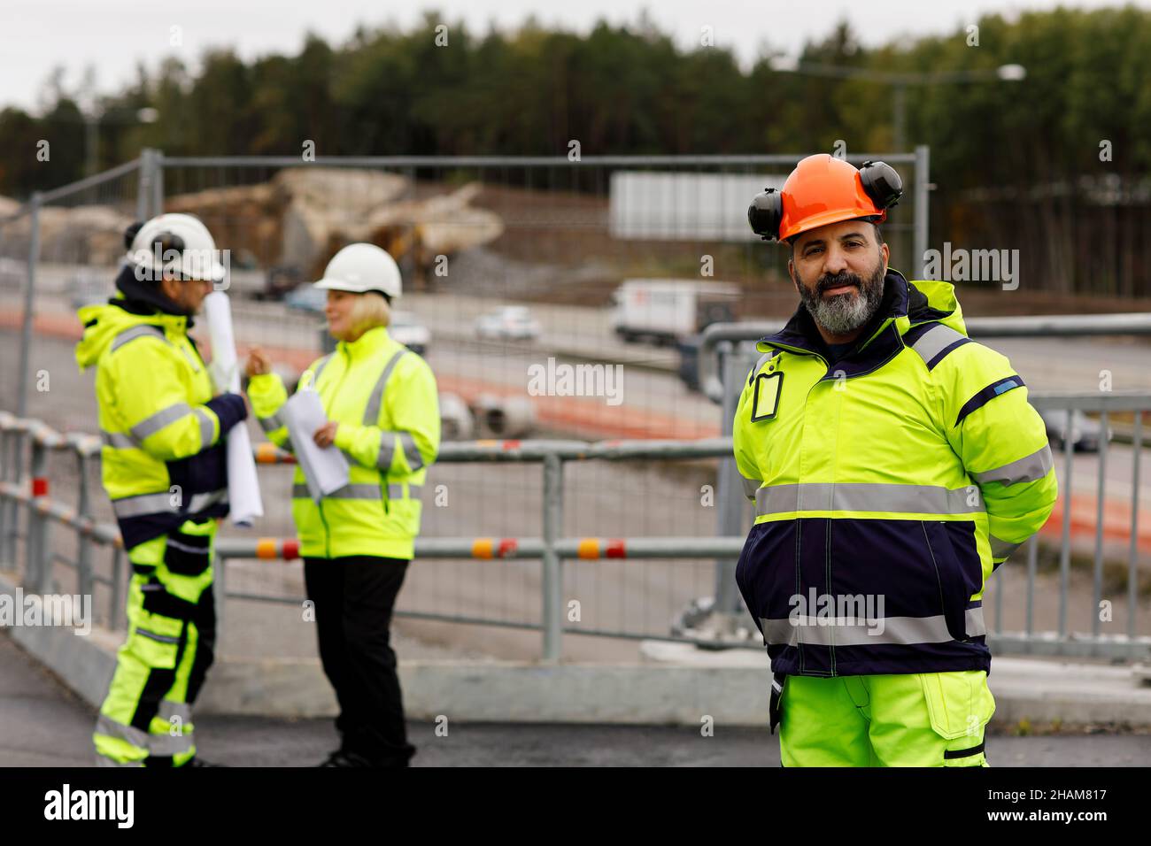 Engineers in reflecting clothing at building site Stock Photo - Alamy