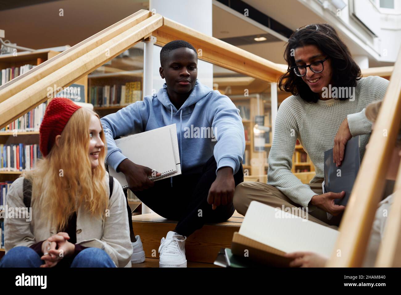Learning together hi-res stock photography and images - Alamy