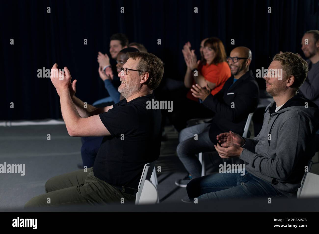 Tv studio audience hi-res stock photography and images - Alamy