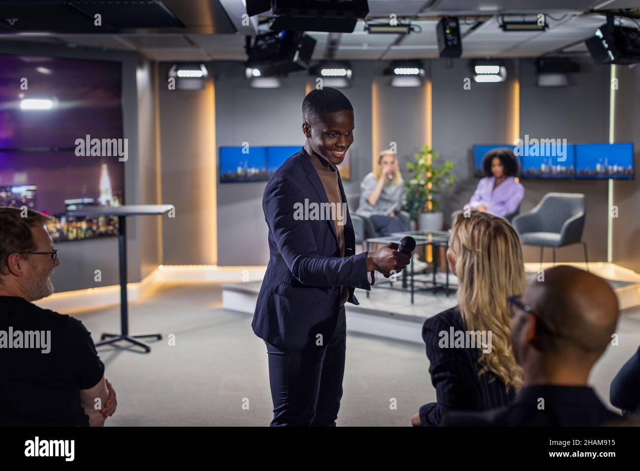 TV show host interviewing audience member Stock Photo - Alamy
