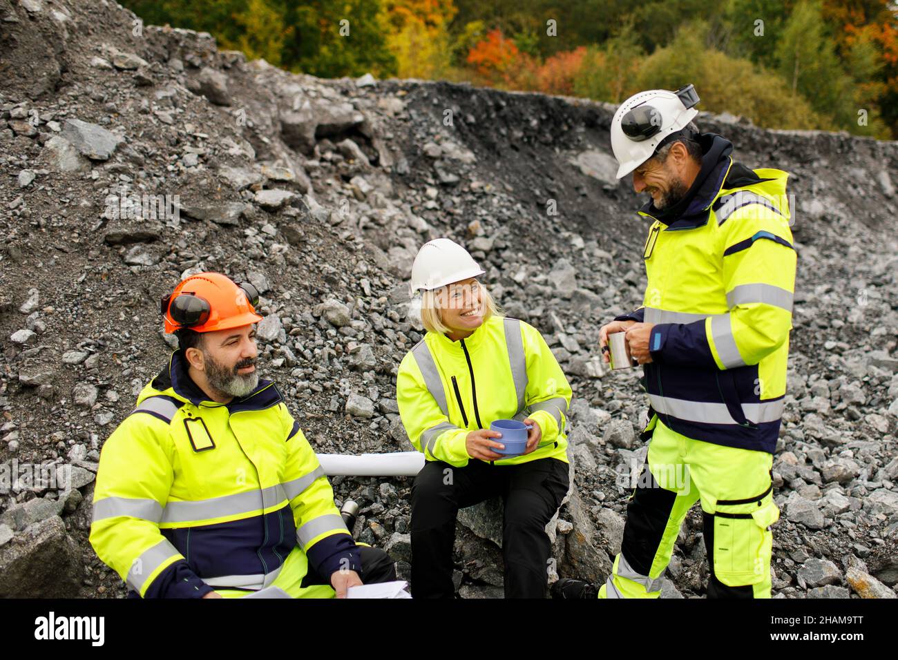 Engineers in reflective clothing having hot drink Stock Photo - Alamy