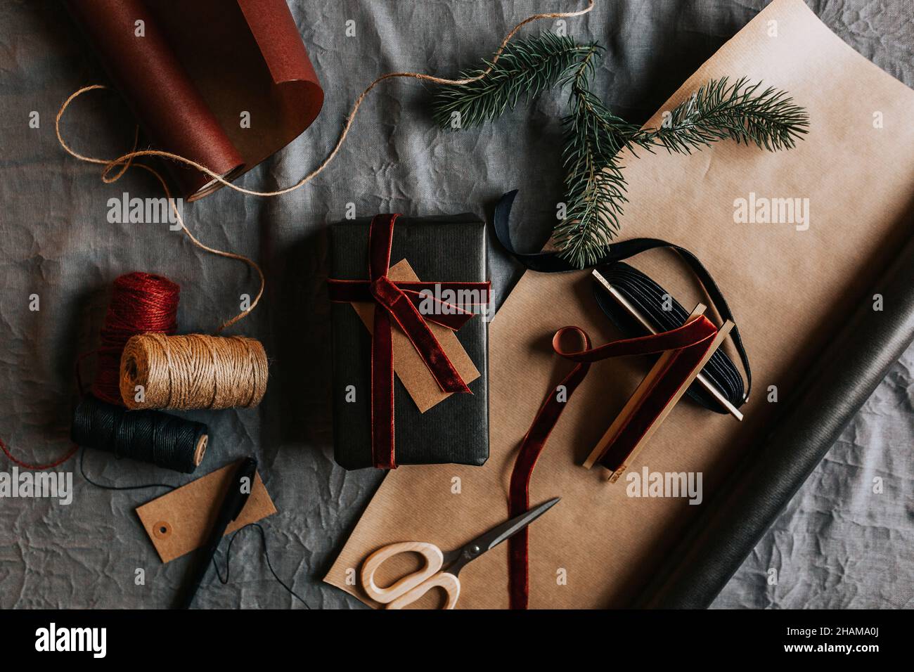 Present string wrapping hi-res stock photography and images - Alamy