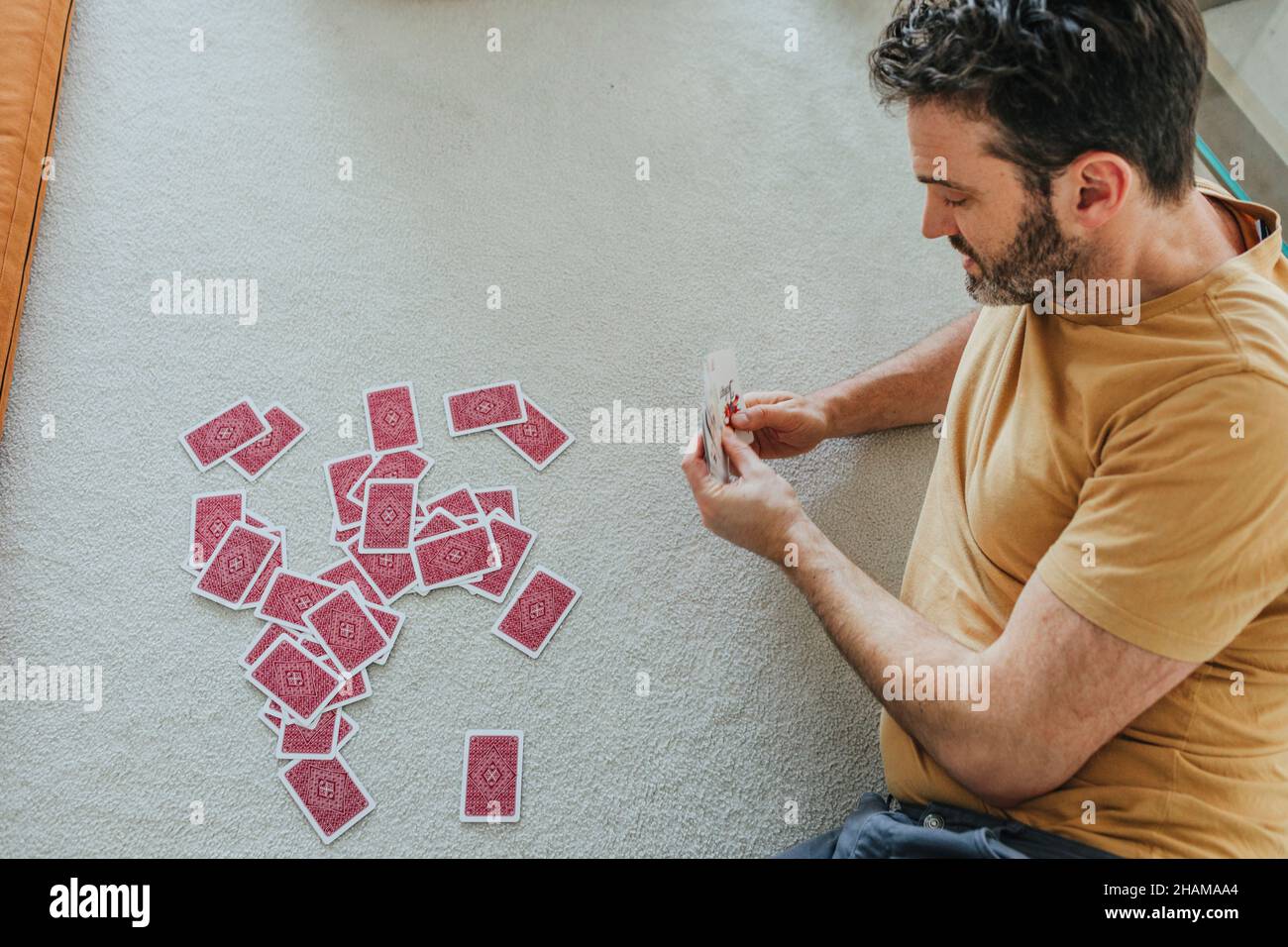 Floor playing cards hi-res stock photography and images - Alamy