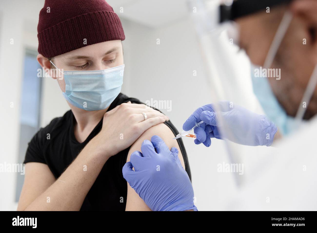 Man getting injection hi-res stock photography and images - Alamy