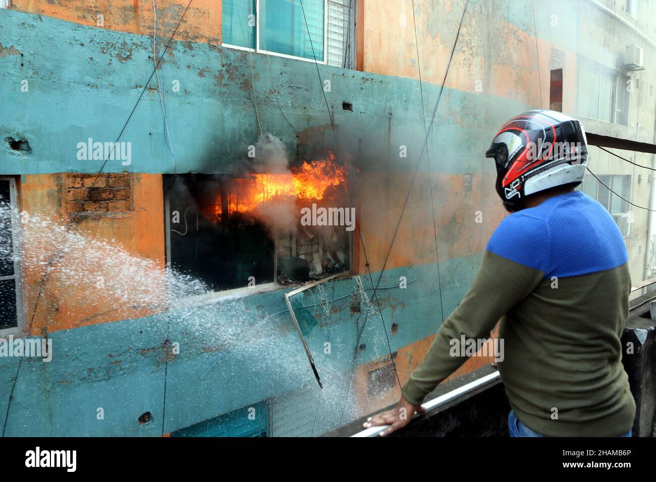Non Exclusive: DHAKA, BANGLADESH - DECEMBER 11, 2021: Fire brigade ...