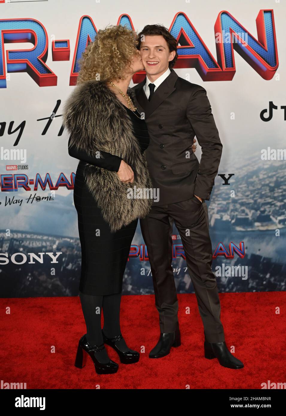 Los Angeles, USA. 13th Dec, 2021. LOS ANGELES, USA. December 13, 2021 ...