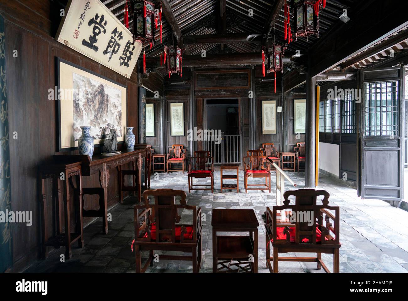 Chinese traditional furnitures and interior decoration Stock Photo - Alamy