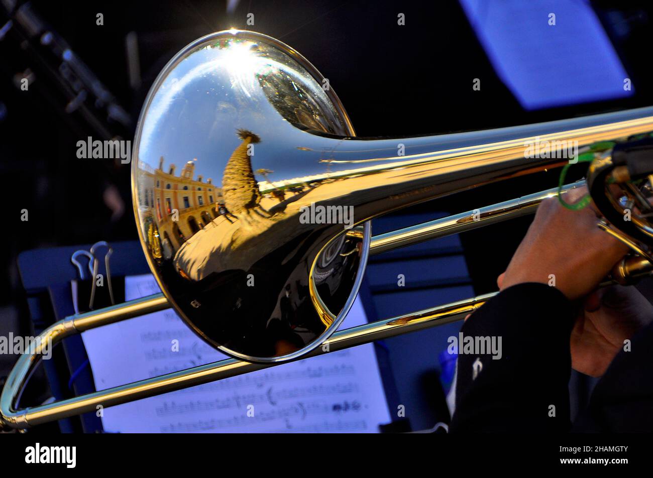 Music concert instruments hi-res stock photography and images - Alamy
