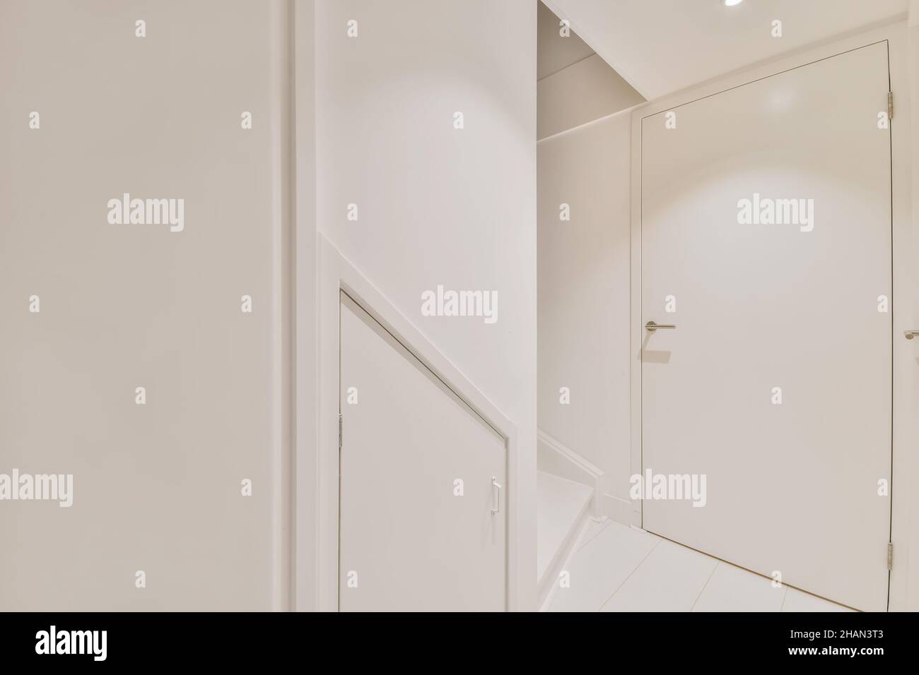House hallway corridor doors hi-res stock photography and images - Alamy