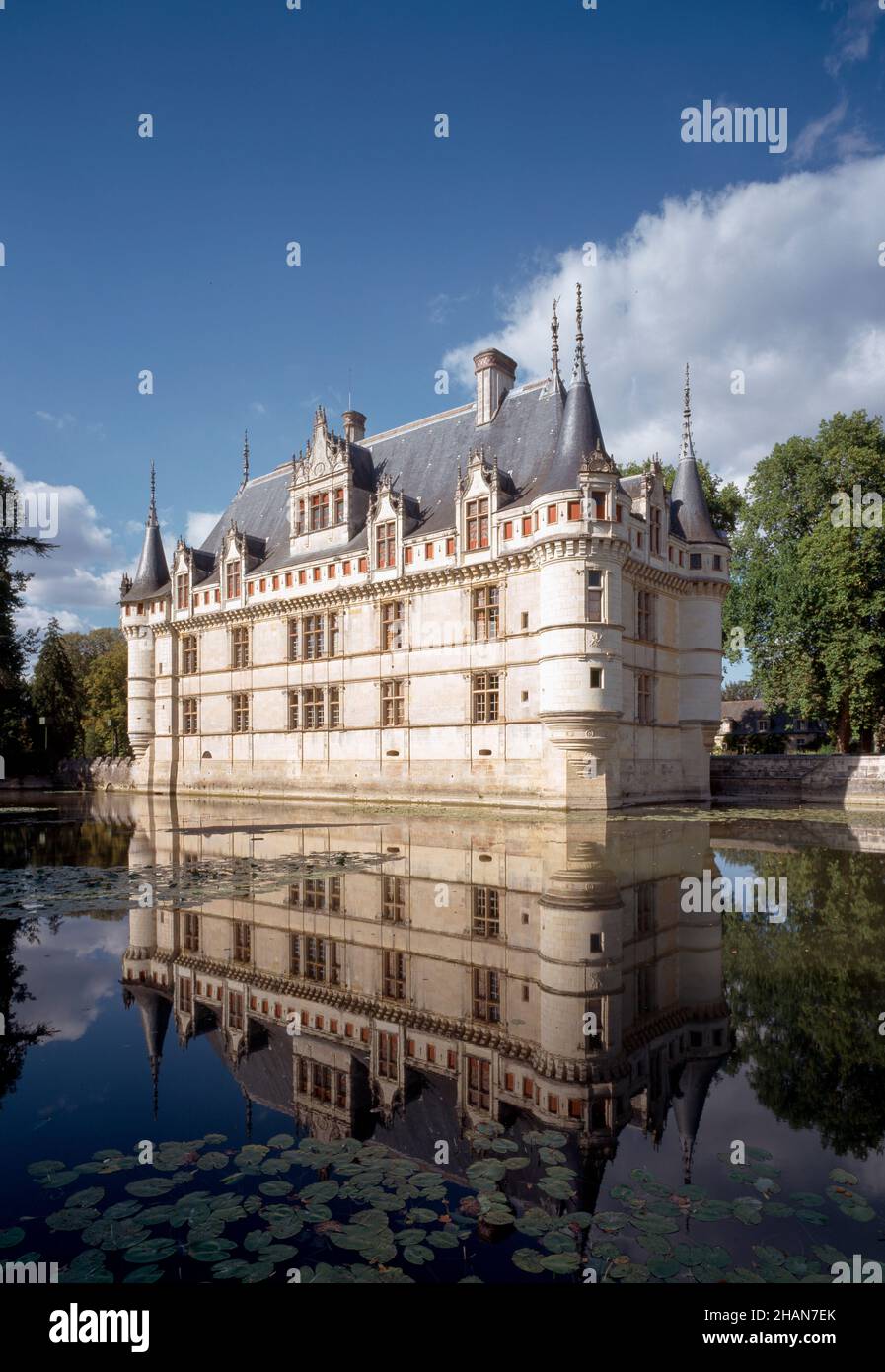 Castle azay le rideau 16th century hi-res stock photography and images ...