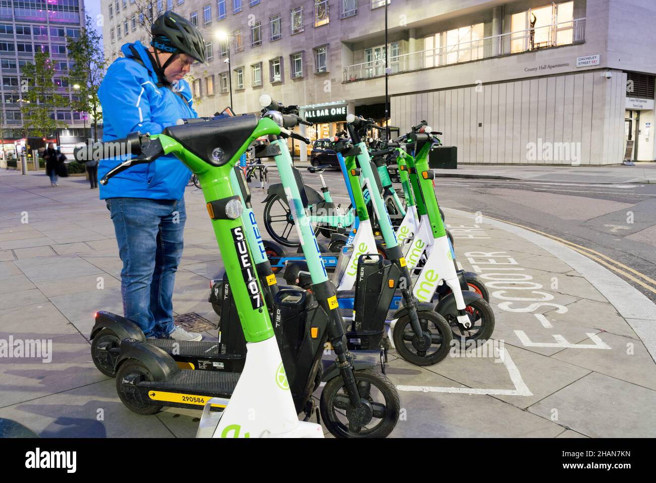 E scooter london hi-res stock photography and images - Alamy