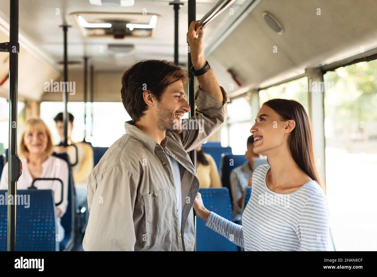 Young students bus hi-res stock photography and images - Alamy