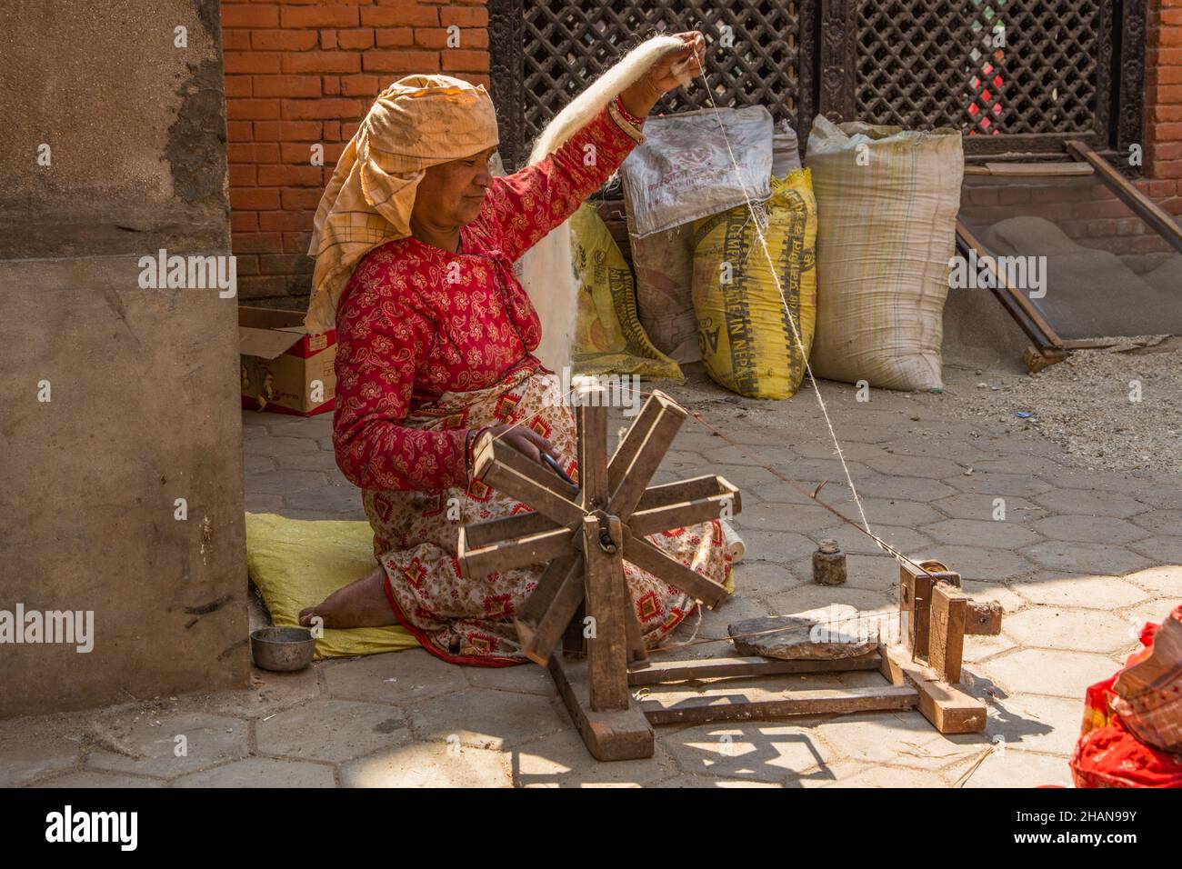 Medieval spinning wheel hi-res stock photography and images - Alamy