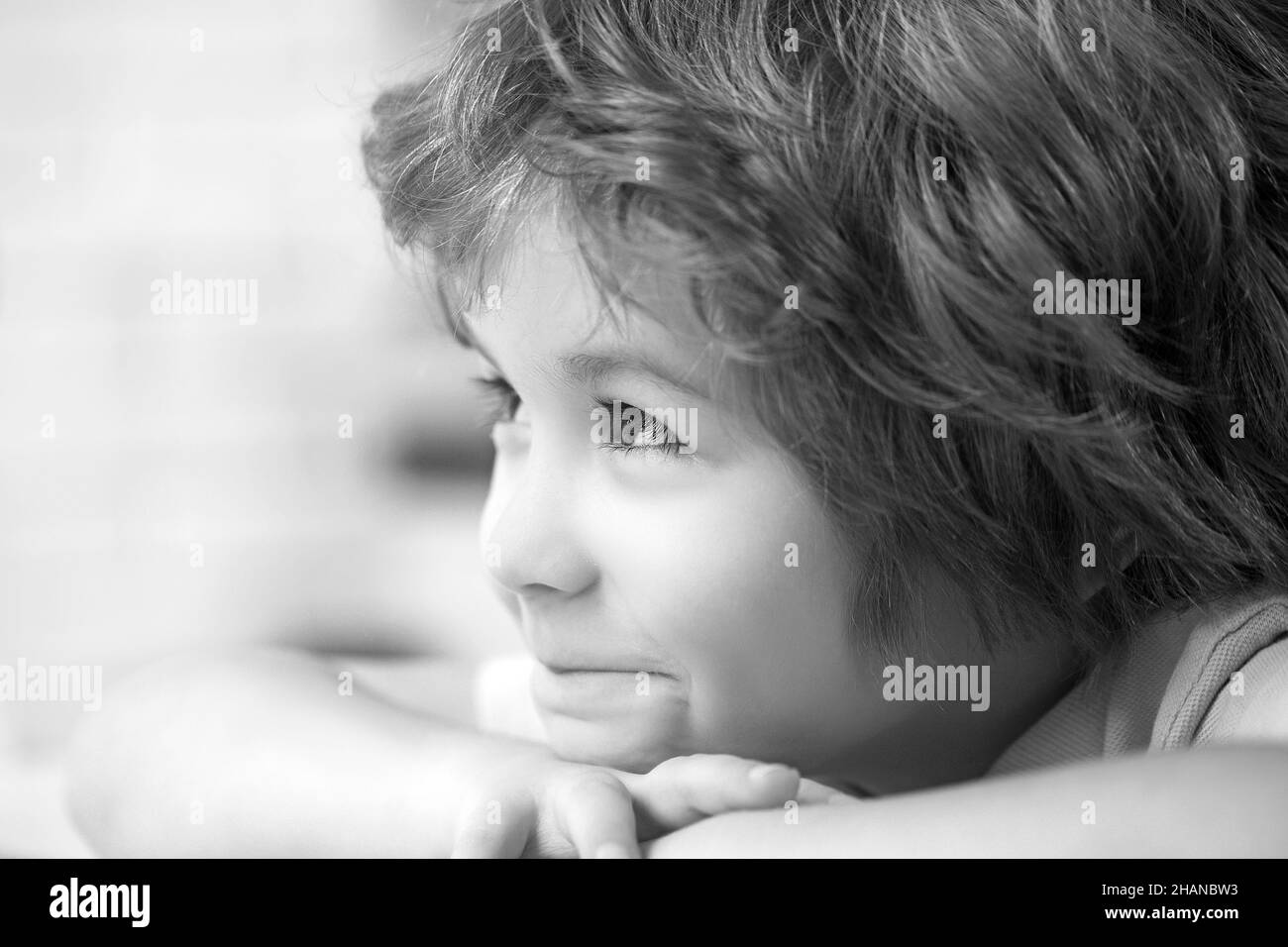 Smiling kid hi-res stock photography and images - Alamy