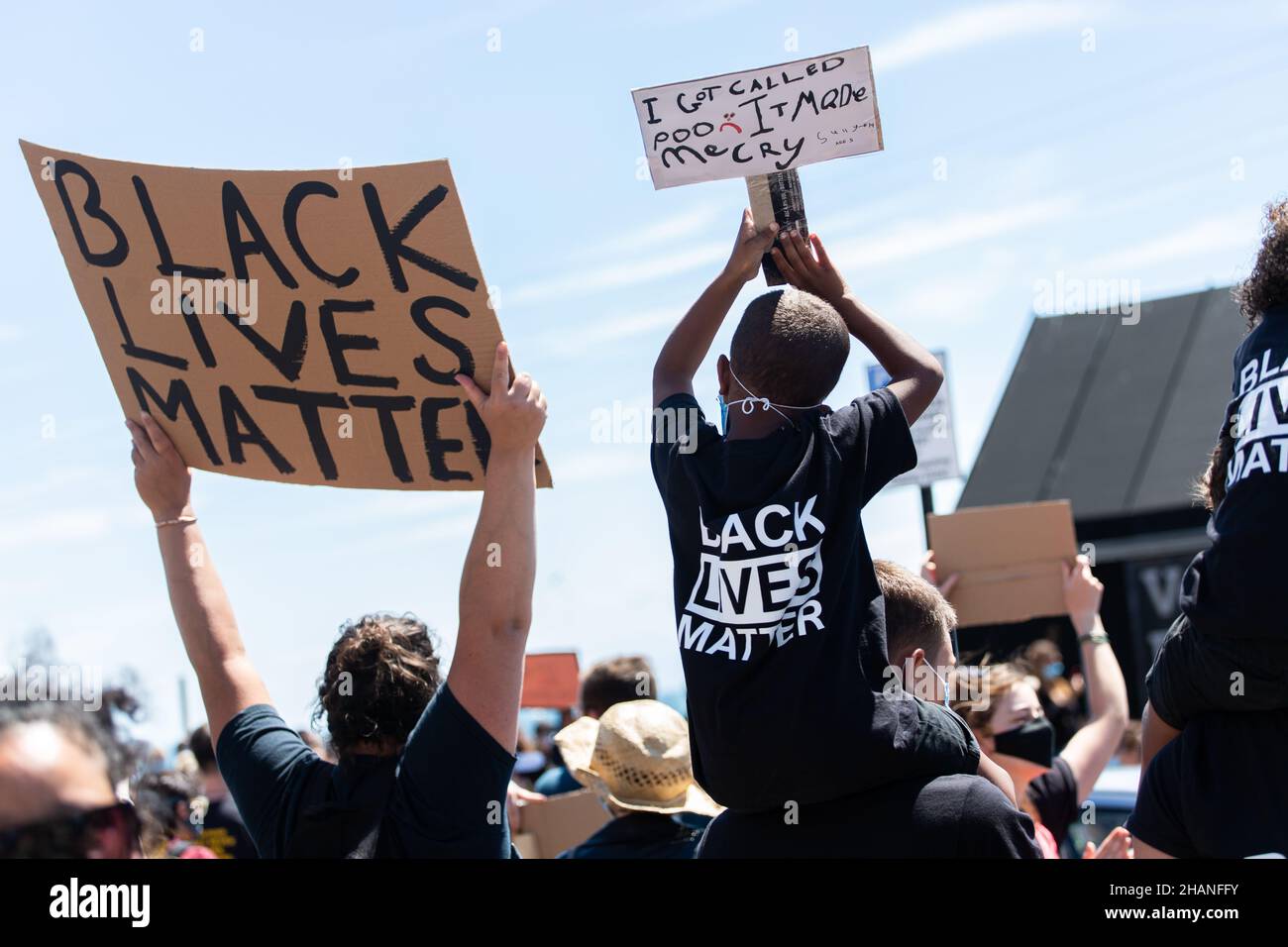 Blm child supporter holding sign hi-res stock photography and images ...