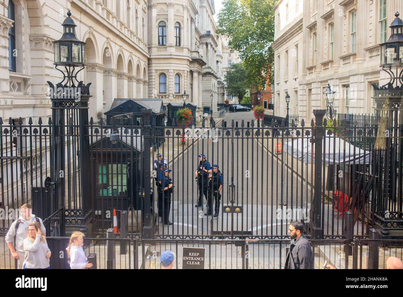 Downing street gates hi-res stock photography and images - Alamy
