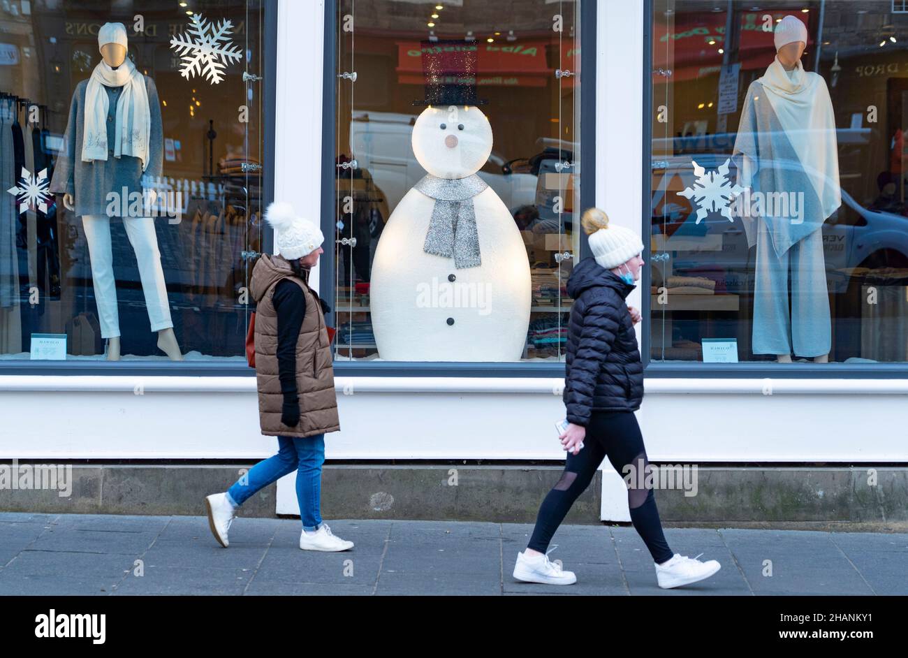 Snowman window display hi-res stock photography and images - Alamy