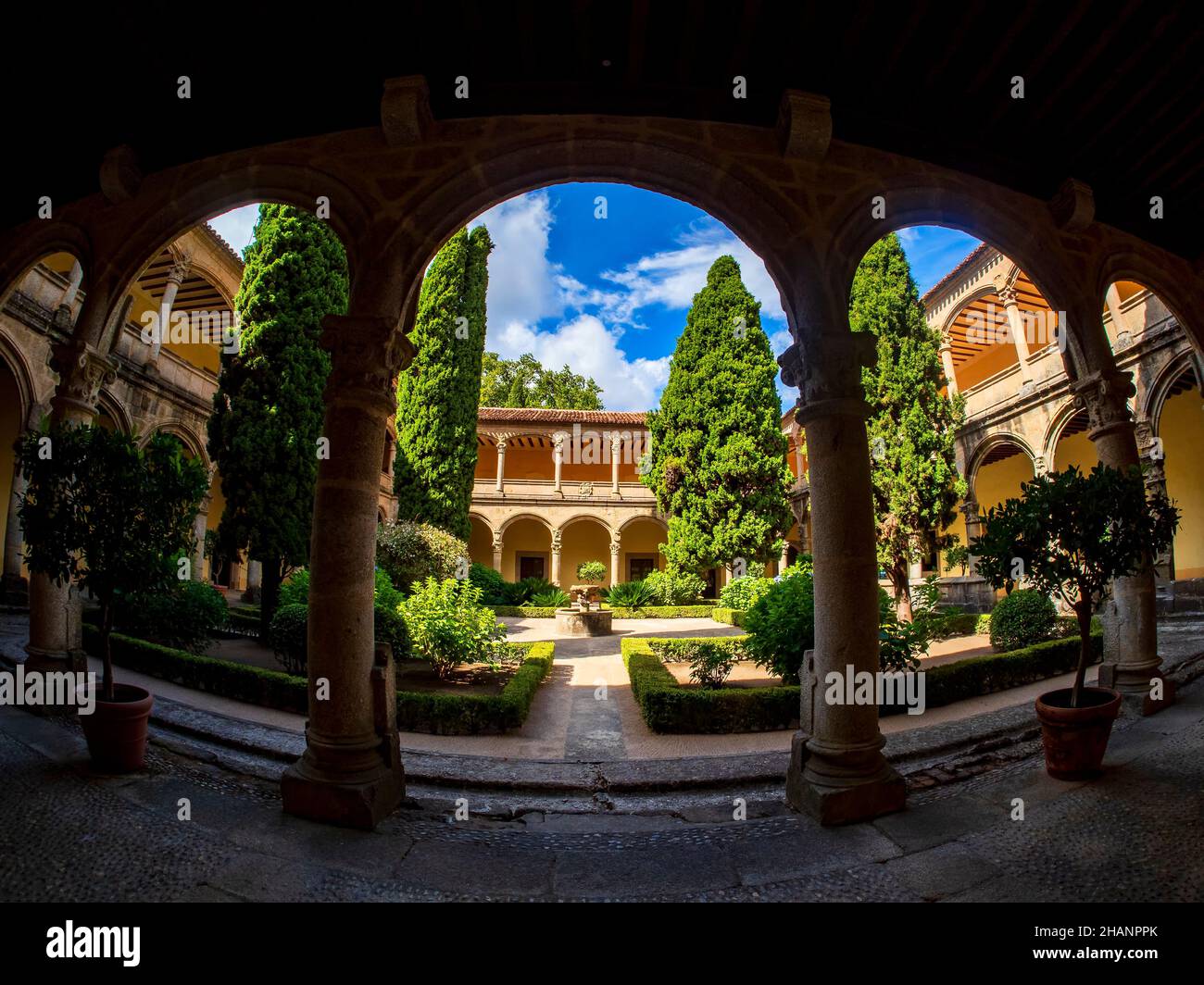 Horizontalarchitecture hi-res stock photography and images - Alamy