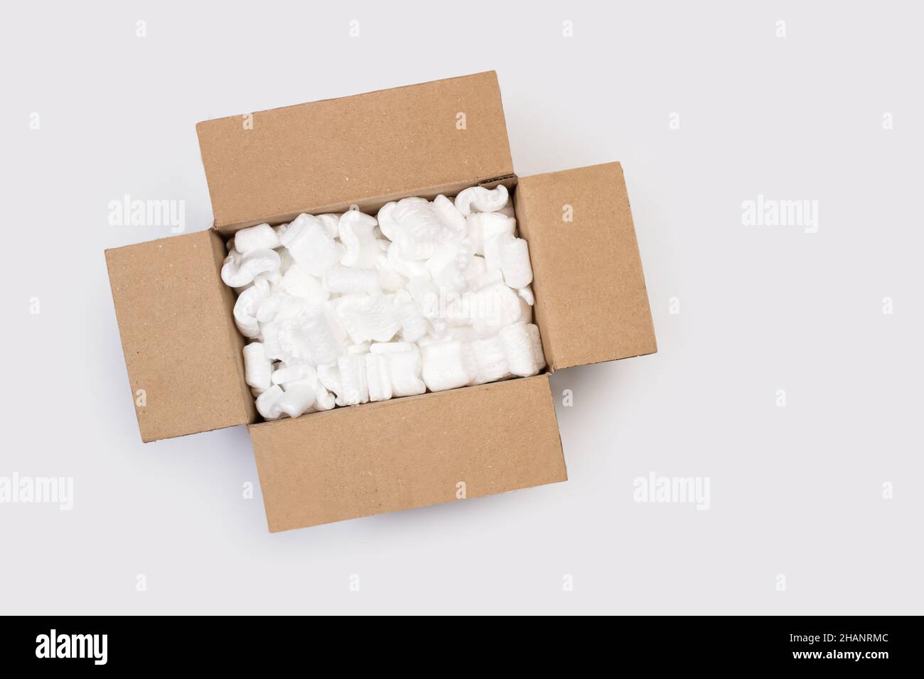 Packaging foam chips inside a brown carboard box Stock Photo - Alamy