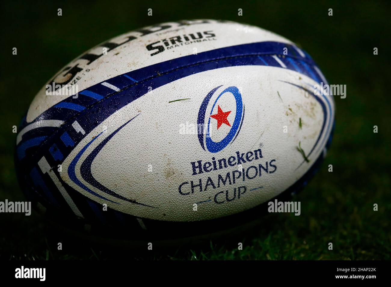 Official heineken cup match ball hi-res stock photography and images ...