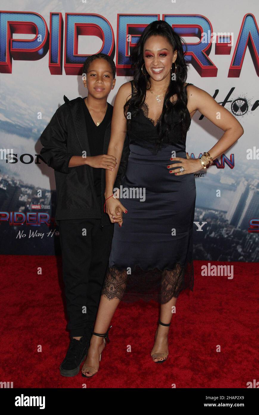 Los Angeles, USA. 13th Dec, 2021. Cree Hardrict, Tia Mowry-Hardrict 12 ...