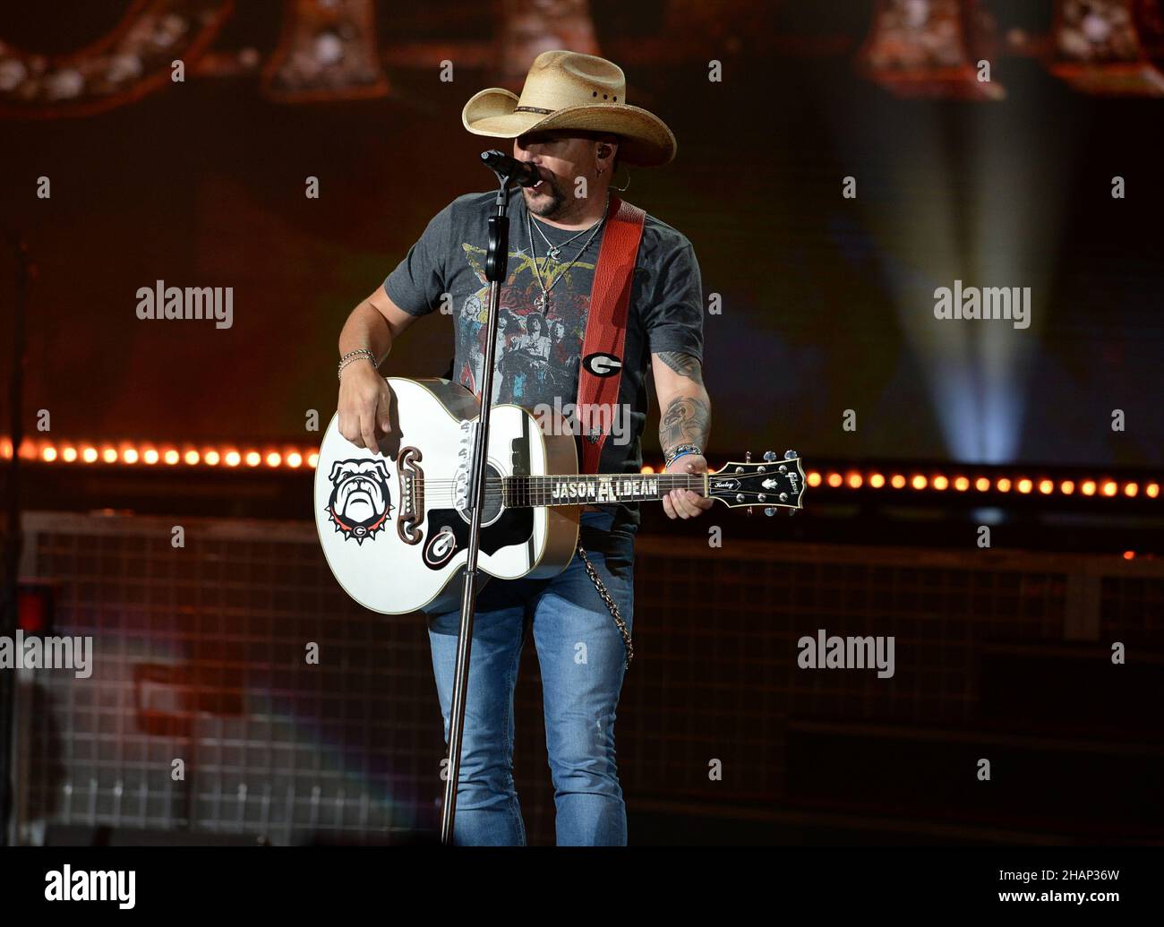 Miami - FL - 20211029 Jason Aldean performs during the Back in the ...