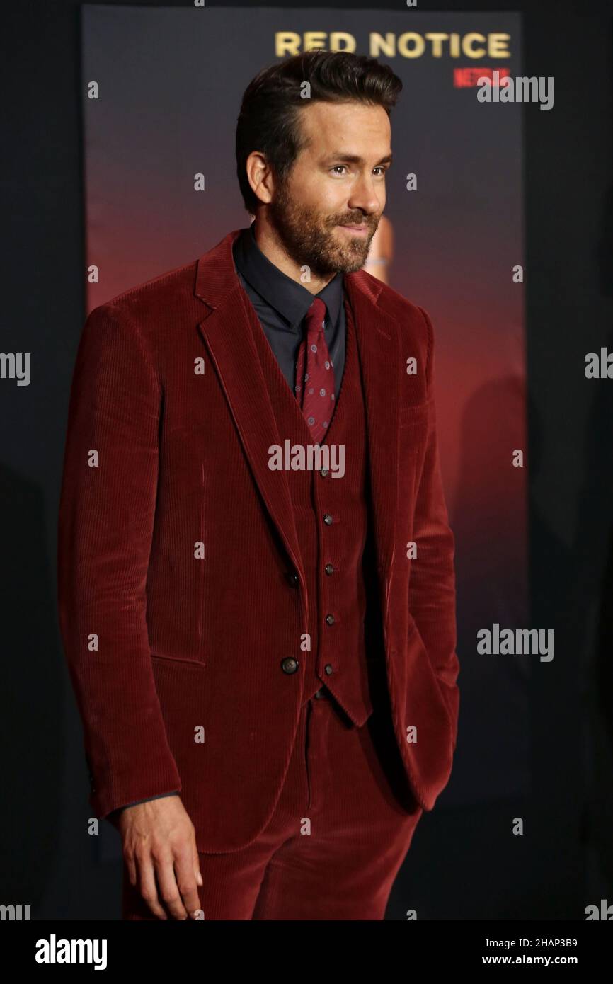 Los Angeles - CA - 20211103 The cast arrive for the premiere of Netflix ...