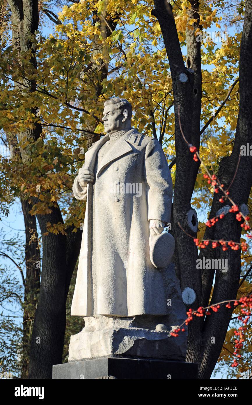 Statue of Nikolai Vatutin at Mariinsky Park in Kyiv Stock Photo - Alamy