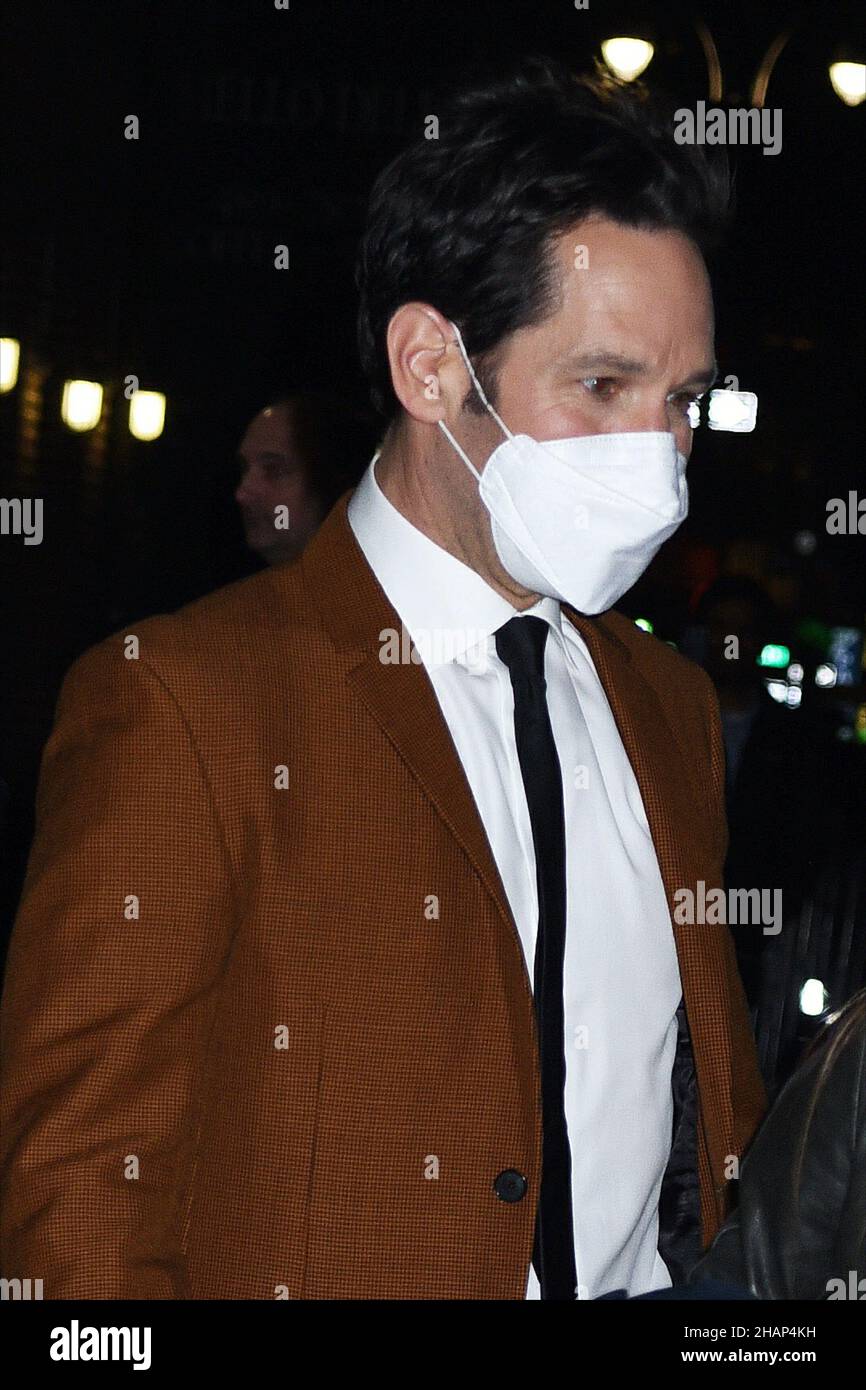 New York - NY - 20211115 - Lady Gaga and Paul Rudd leaving the studios ...