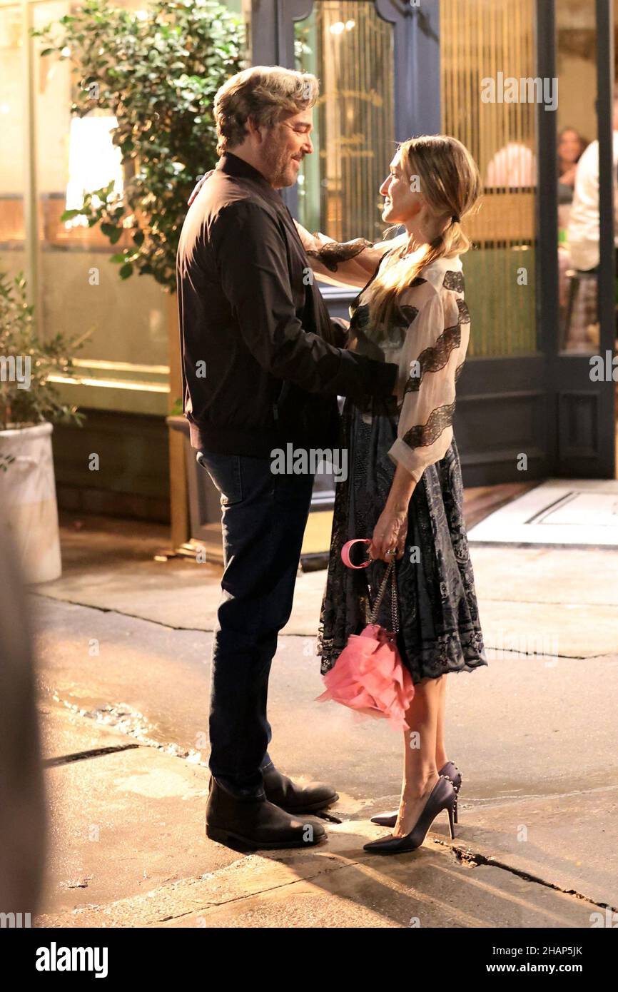 New York - NY - 20211101 Sarah Jessica Parker and Jon Tenney film a ...