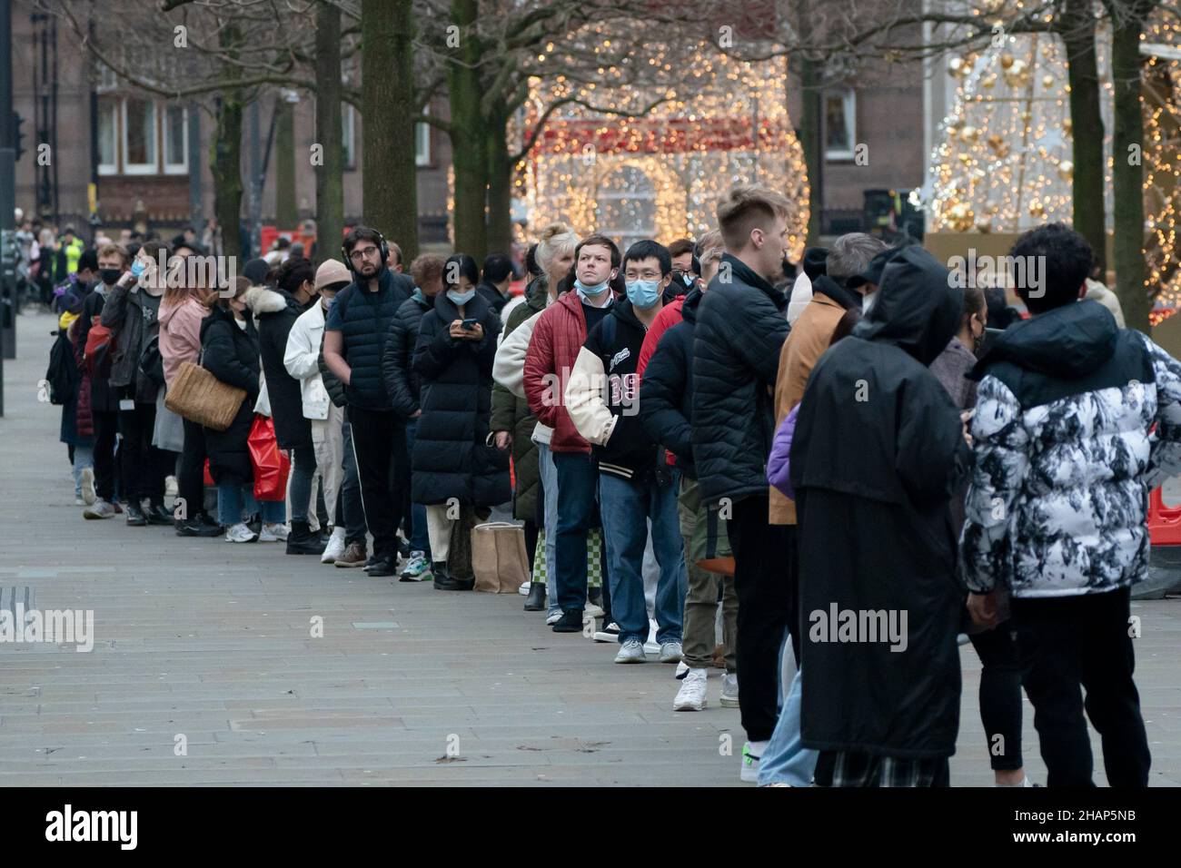 Queue england polite hi-res stock photography and images - Alamy
