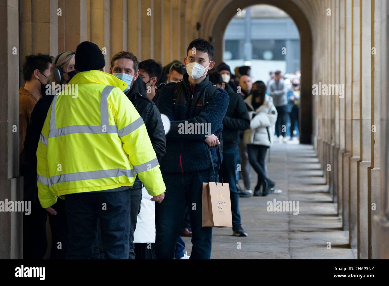Queue england polite hi-res stock photography and images - Alamy