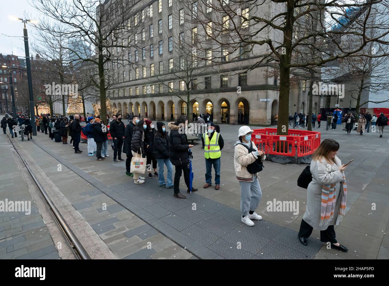 Queue england polite hi-res stock photography and images - Alamy