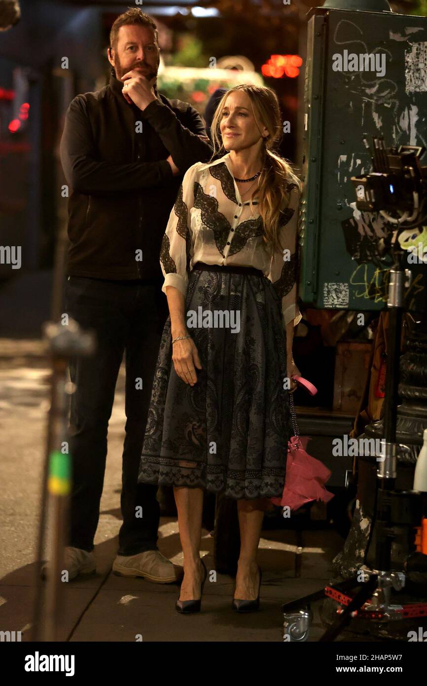 New York - NY - 20211101 Sarah Jessica Parker and Jon Tenney film a ...