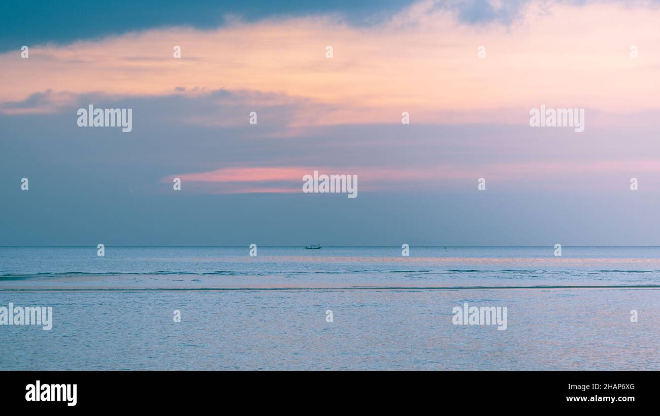 Pastel beach sunset hi-res stock photography and images - Alamy
