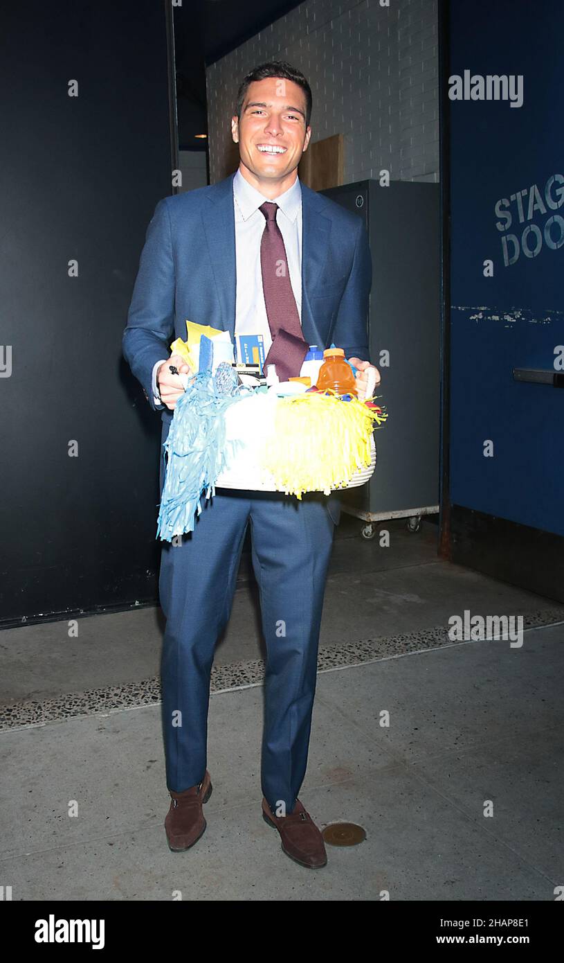 New York - NY - 20211105 Will Reeve is spotted leaving Good Morning ...
