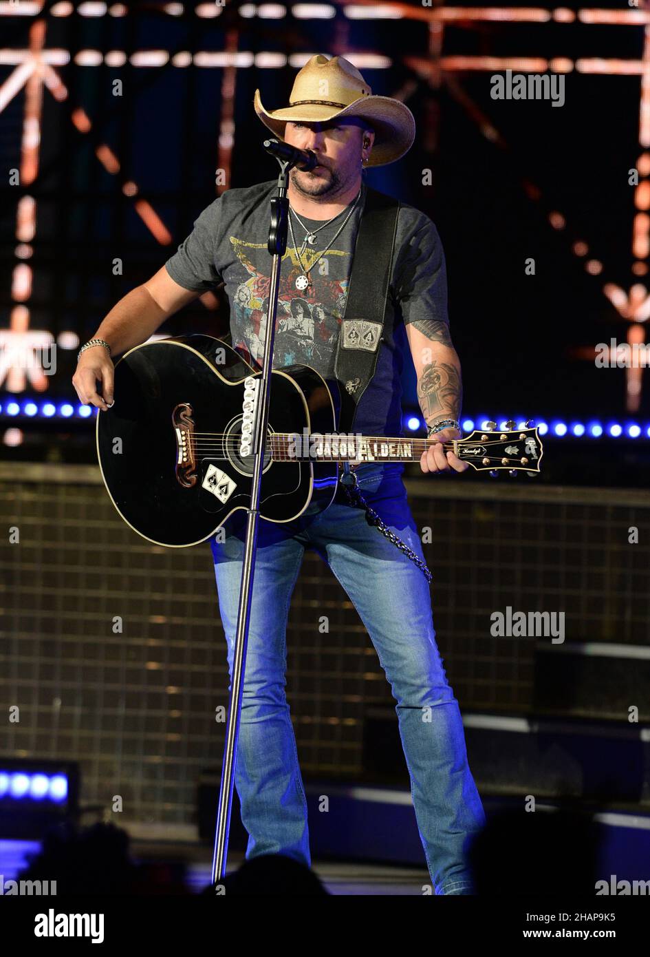 Miami - FL - 20211029 Jason Aldean performs during the Back in the ...