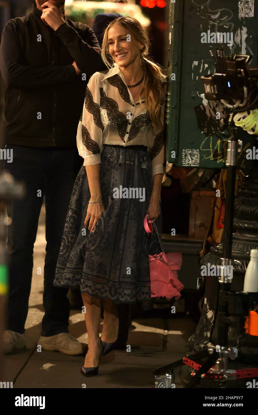 New York - NY - 20211101 Sarah Jessica Parker and Jon Tenney film a ...