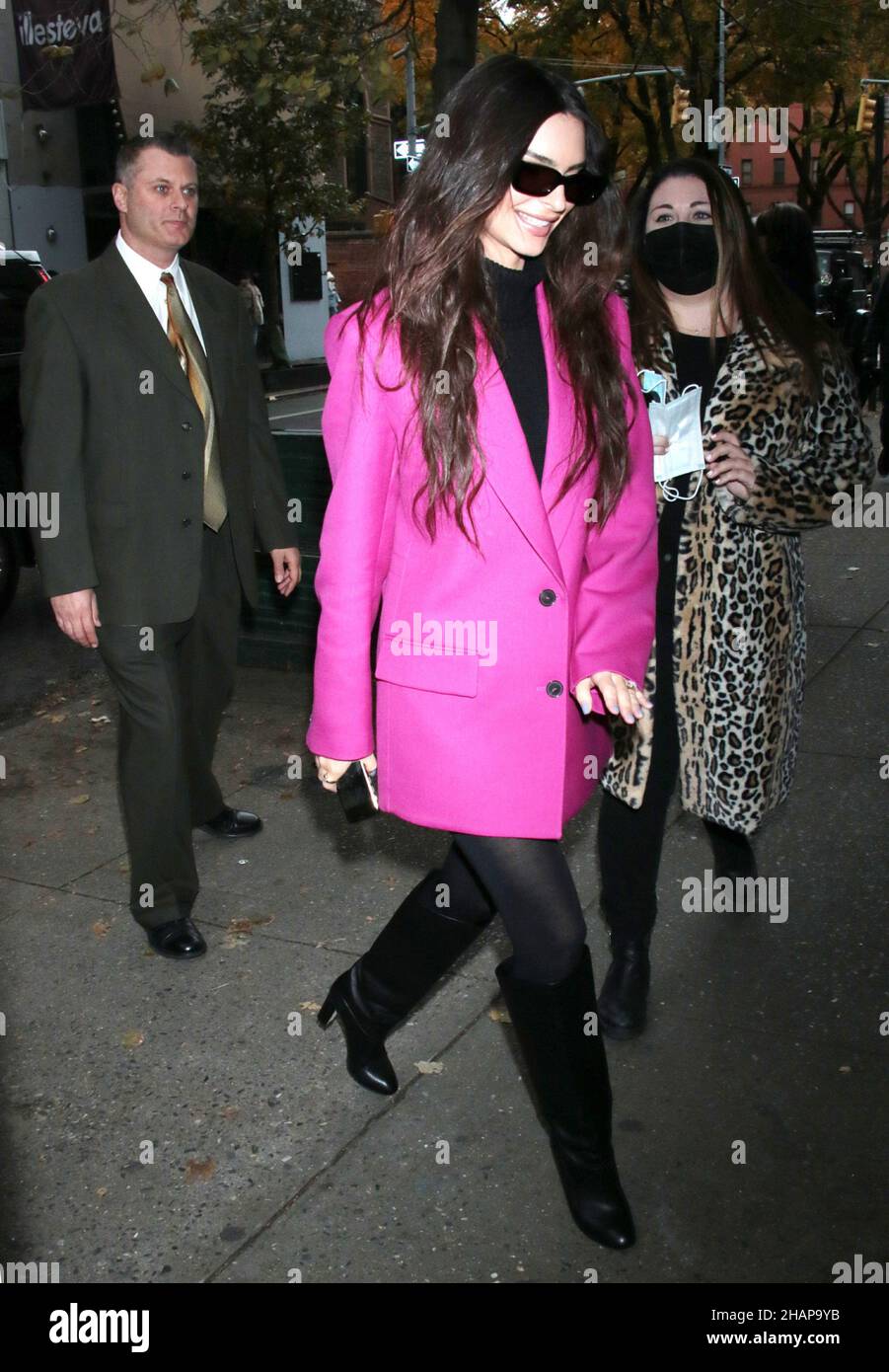 New York - NY - 20211122 Emily Ratajkowskiwearing a pink blazerarrives ...